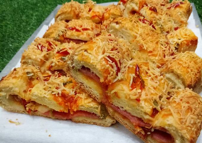 Resep Roti smoked beef oleh Martian Prasetyani - Cookpad