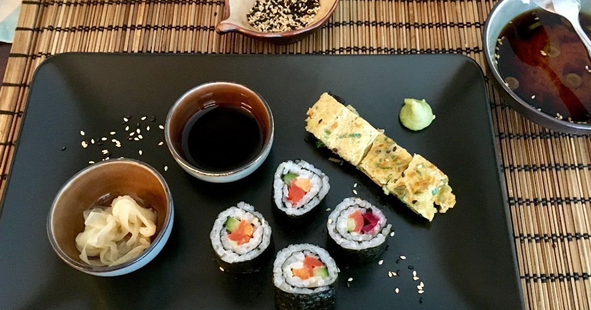 Resep Sushi Isi Wortel, Timun, Salmon, Buah Naga oleh Niken Damayanti ...