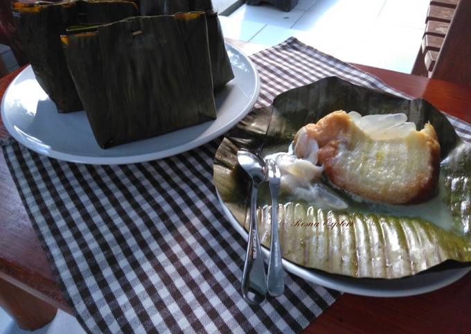 Resep Bongko Kopyor Roti Tawar Kuah Santan Bungkus Daun Pisang oleh ...