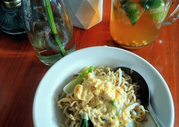 Resep Mie Kuah Telur oleh Pawon Hébring - Cookpad