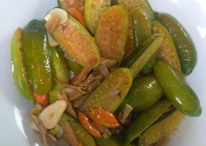 Resep Tumis Cocciana si timun liar oleh Bertha Bintariwahyujati - Cookpad
