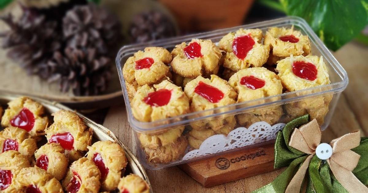 Resep Strawberry Thumbprint Cookies oleh Dee's - Cookpad