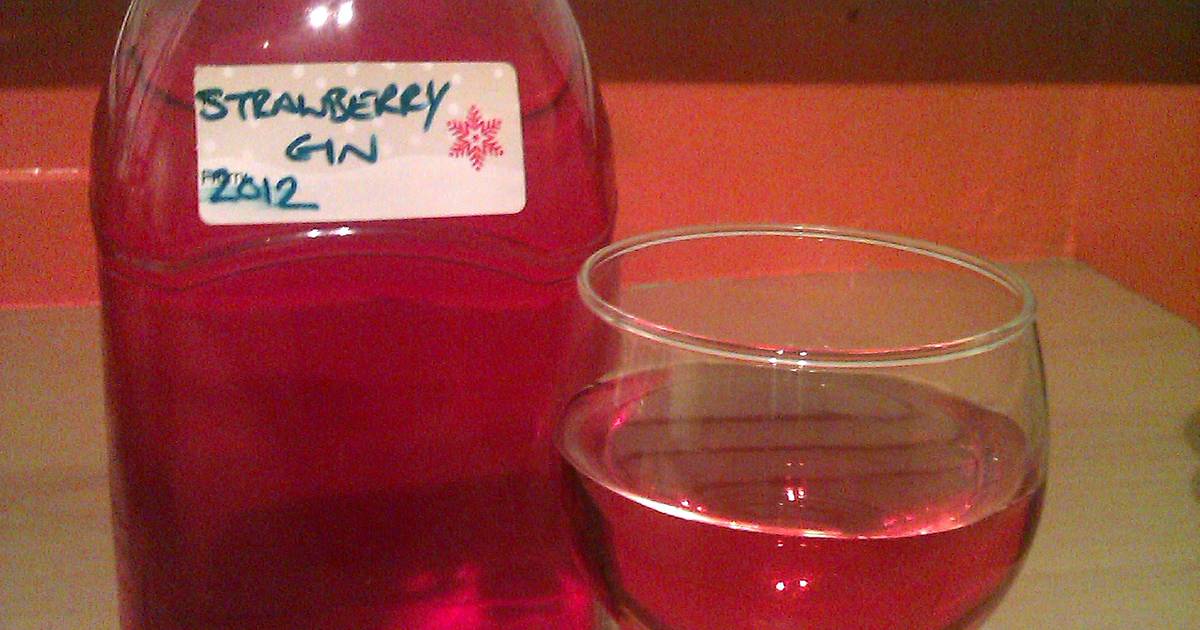 Vickys Strawberry Gin, Christmas Gift Idea Recipe by Vicky@Jacks Free ...
