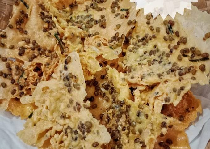 Resep Peyek kacang hijau (tumpi) oleh eka prihamdhani - Cookpad