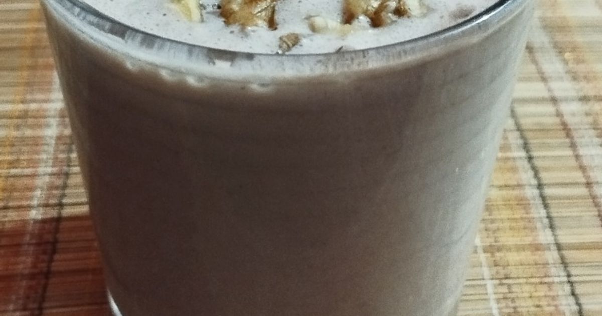 Choco Walnut Banana Smoothie Recipe by Preeti V. Salvi - Cookpad