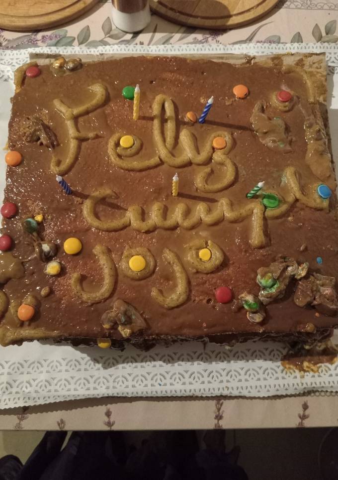 Torta con piña y rocklets de colores Receta de Johana cortes - Cookpad