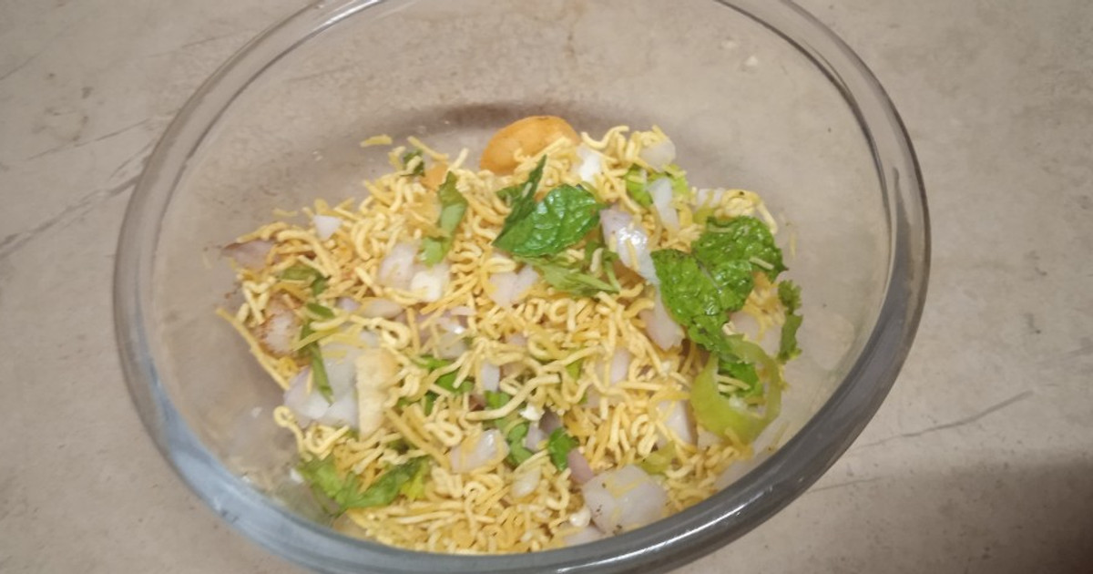 Sev Chaat Recipe by Adeya - Cookpad