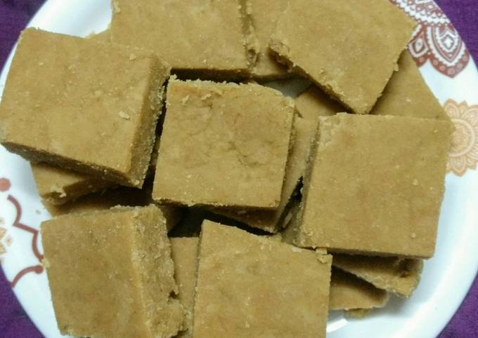 Sukhadi Recipe | Golpapdi Recipe Recipe by Priya Jain - Cookpad