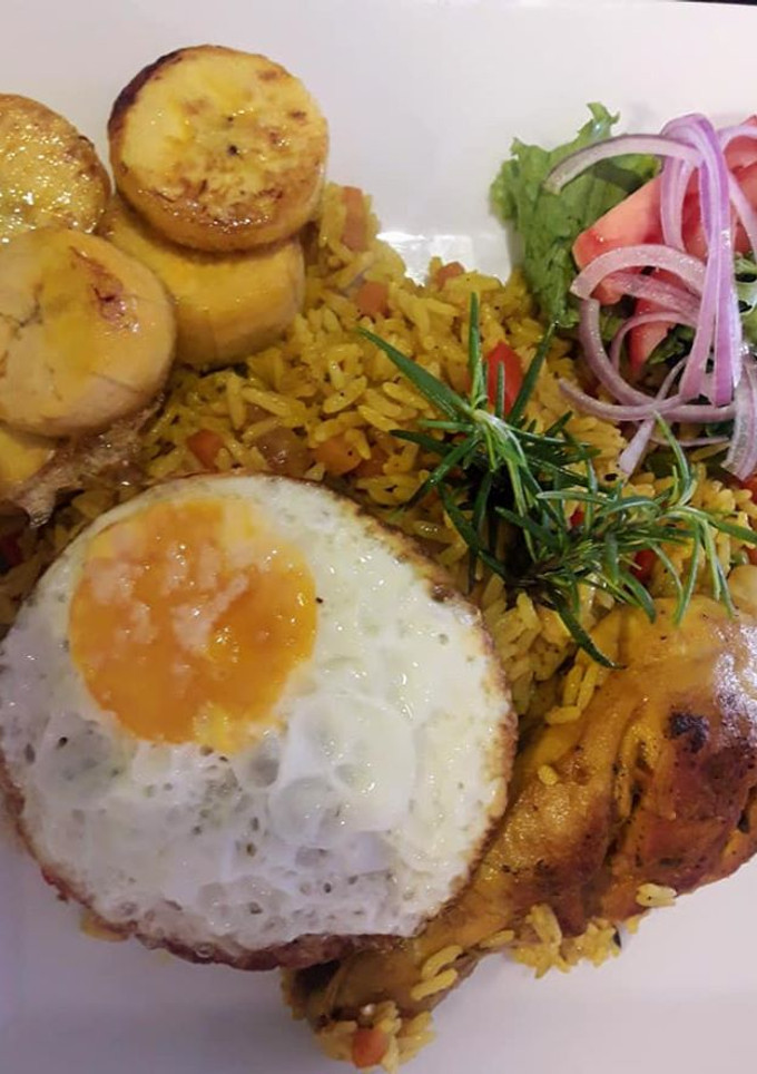 Espectacular Arroz Amarillo Con Pollo Frito, Fácil Y Económico Con Su ...