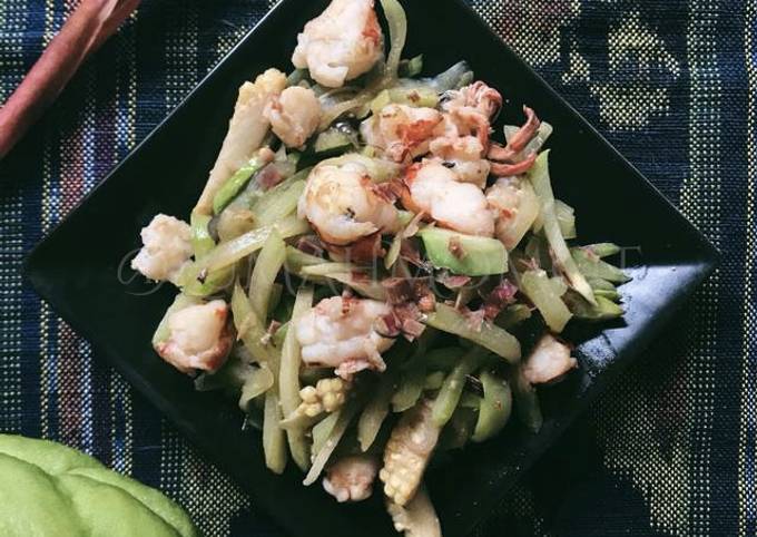 Resep Tumis Labu Siam Bunga Kecombrang, dengan Udang, Pete & Jagung ...