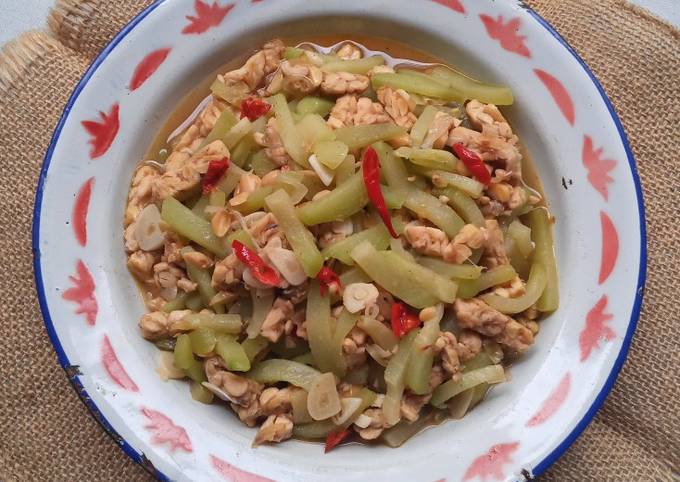 Resep Tumis Labu Siam dan Tempe oleh Dapur Bunda Daisy - Cookpad