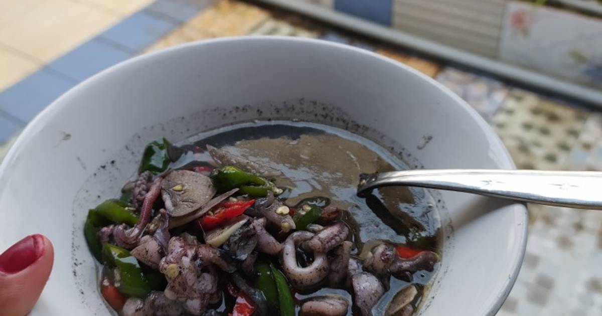 Resep Cumi hitam pedas oleh Dheena Islami - Cookpad