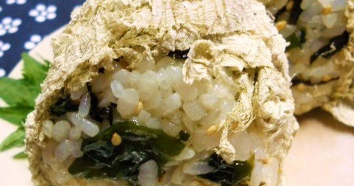 Seaweed Onigiri (Rice Balls) No. 2: Sesame Seeds And Wakame Seaweed ...