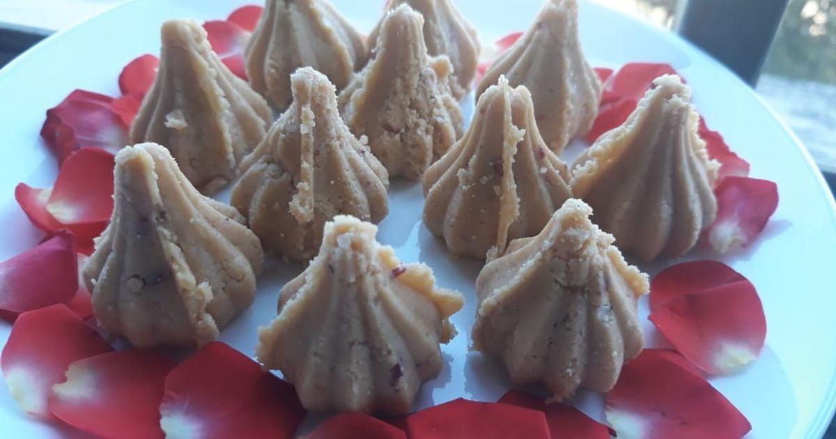 Rose Mawa Modak Recipe by Manisha Khatavkar - Cookpad
