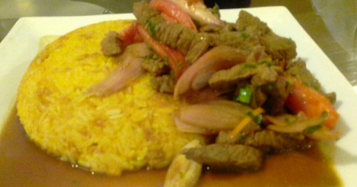 Tacu Tacu Con Lomo Saltado Receta de Doris Jaime- Cookpad