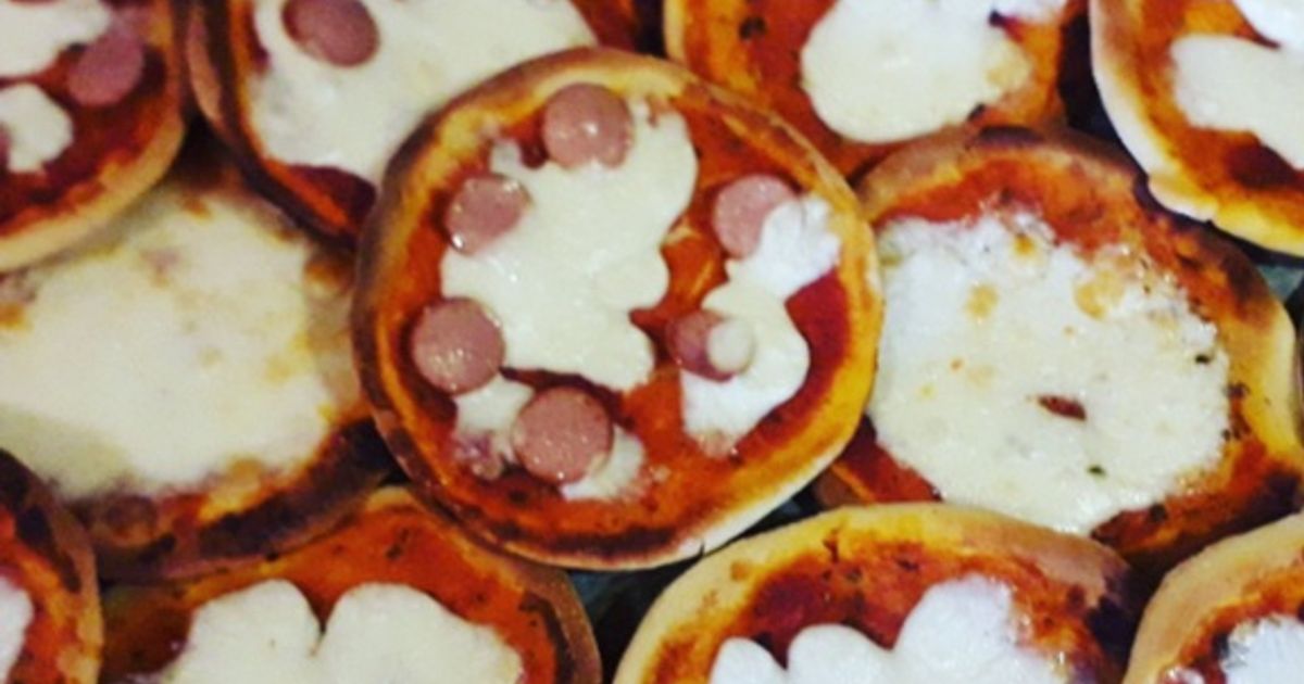 Homemade Buffet Ideas: Mini Pizzas Recipe by Francesca - Cookpad