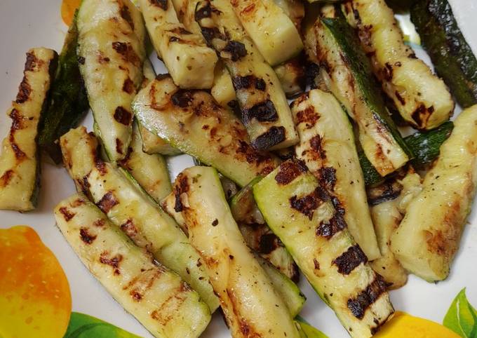 Bastoncitos de zapallitos grillados a la plancha Receta de Myriam Tapia ...