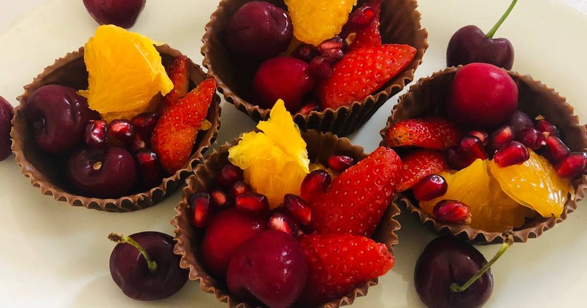 Chocolate Fruit Cup Recipe by Ruchita Chauhan - Cookpad