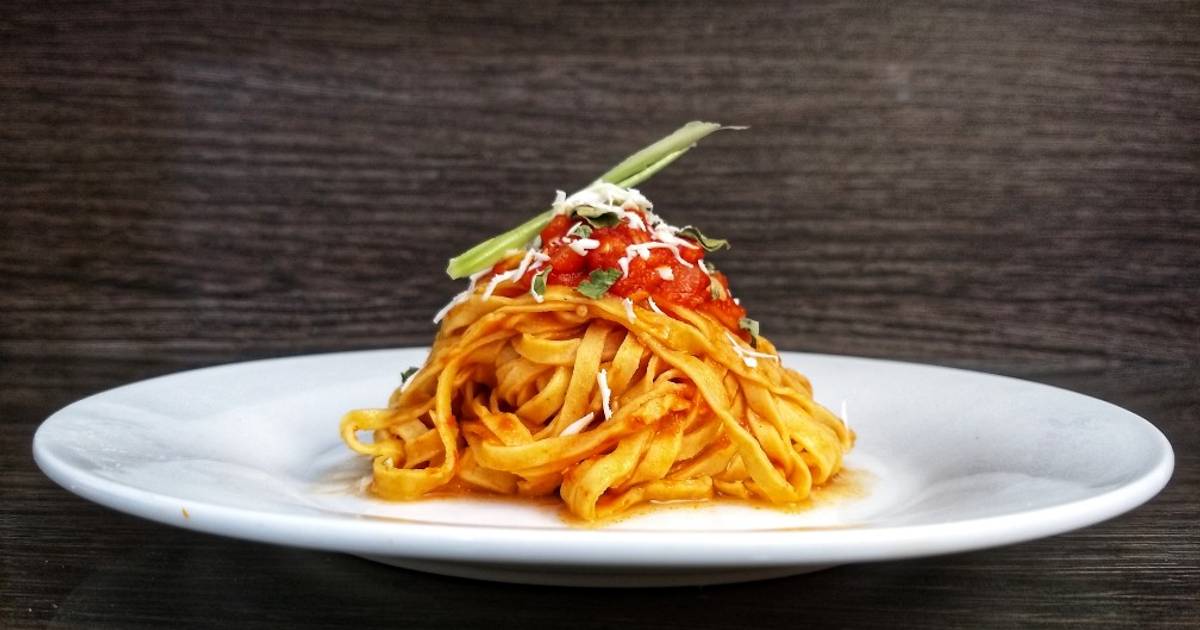 Fideos con salsa de Tomate Receta de Alonso-Diasus-Jack-Lazy- Cookpad