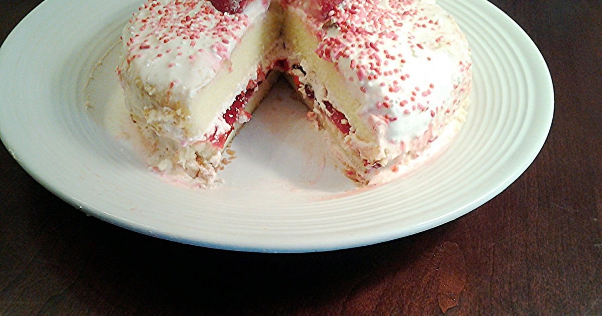 Vanilla Chiffon Cake With Whipped Cream And Strawberries Recipe by fenway