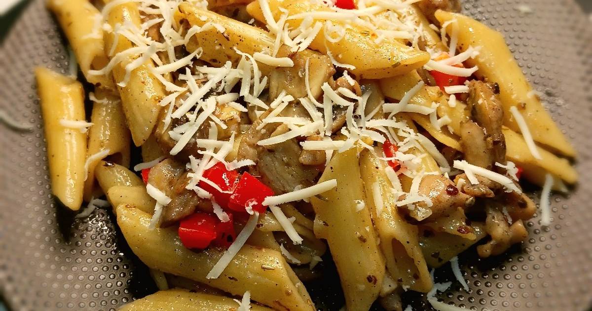 Resep Penne Chicken Aglio Olio oleh Putry Thya - Cookpad