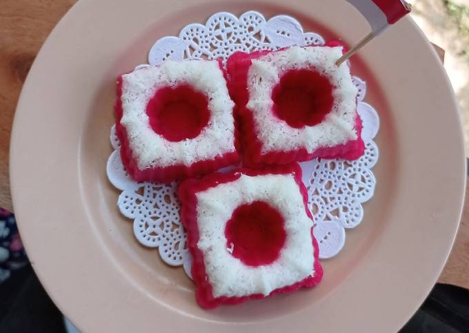 Resep Putu Ayu Merah Putih oleh punyadepi - Cookpad