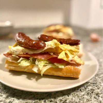 Bocadillo completo con chorizo, tortilla y bacon Receta de Sara PA ...
