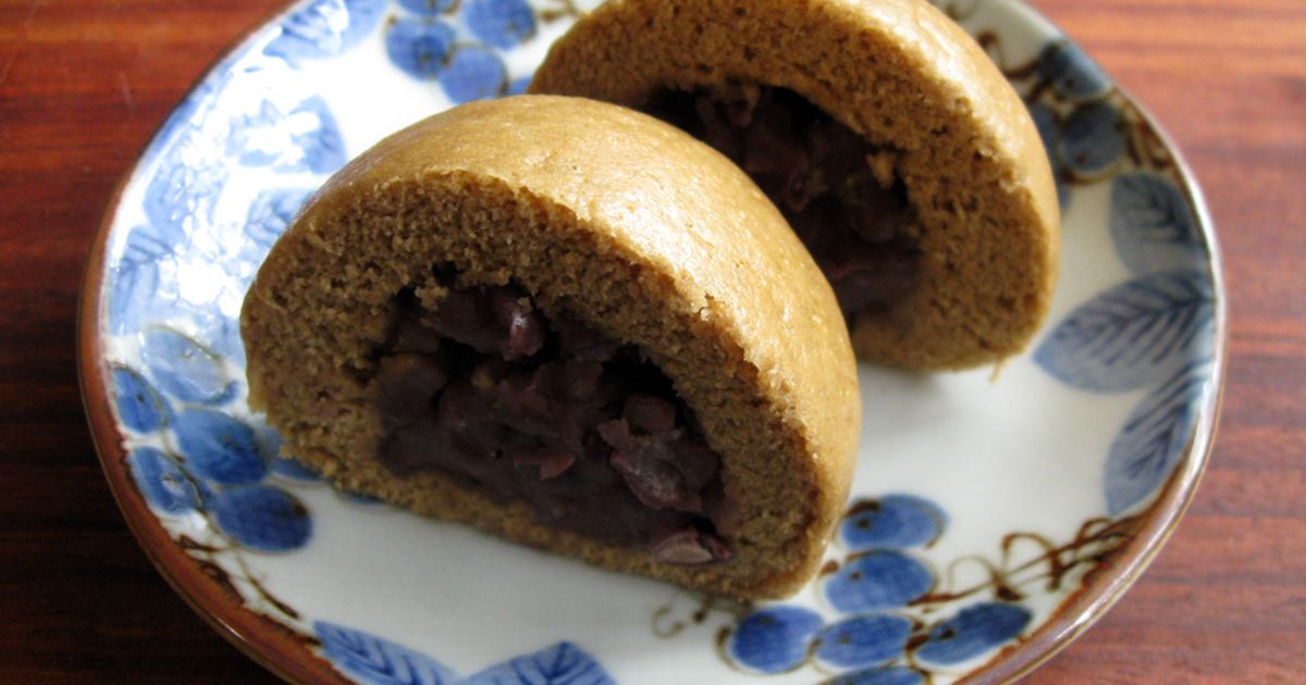Steamed Azuki Stuffed Muscovado Cakes Recipe by Hiroko Liston - Cookpad
