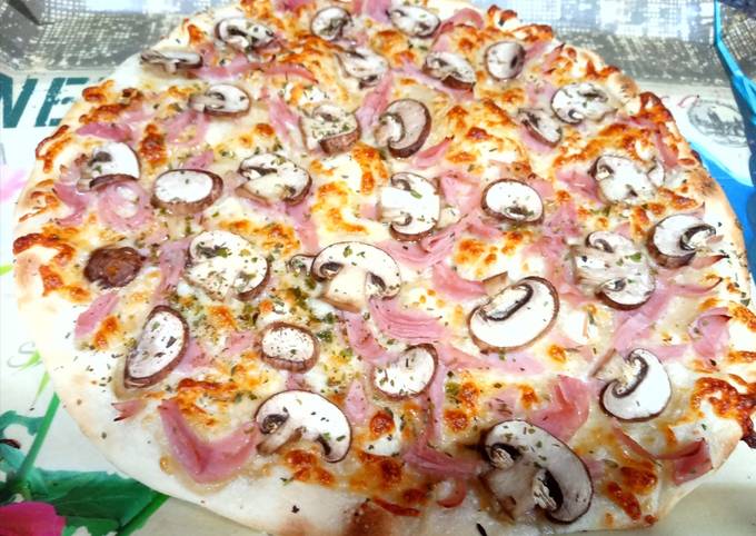 Pizza mimosa con champiñones Receta de Evita- Cookpad