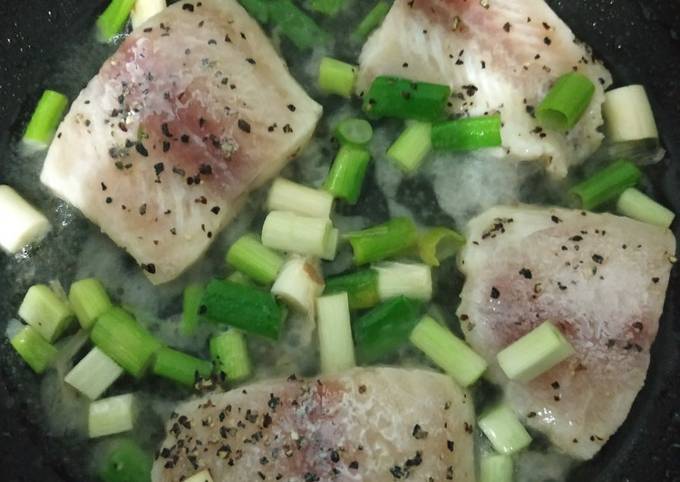 Resep Ikan Dori Masak Daun Bawang (pan seared dori with spring onion ...