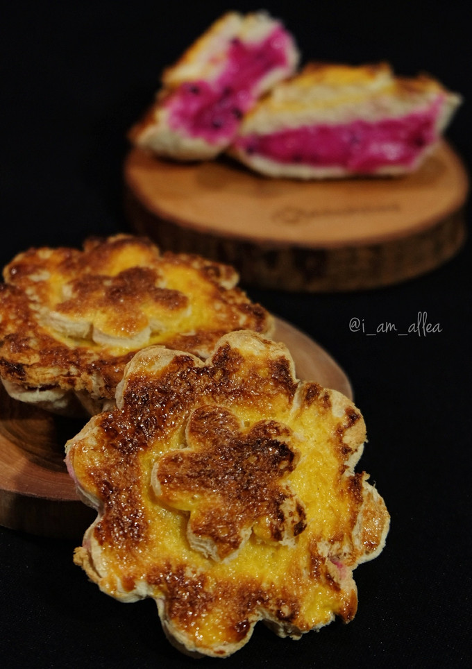 Resep Pie Roti Tawar Isi Krim Buah Naga oleh i_amallea - Cookpad
