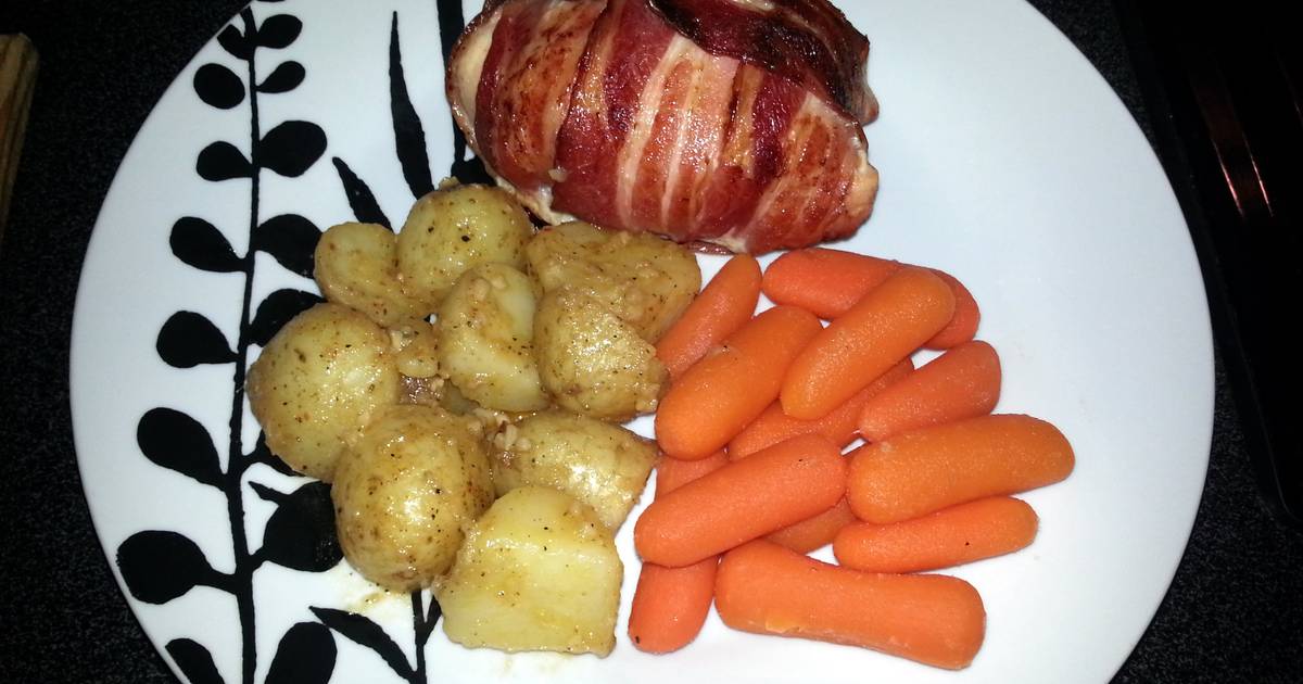 Bacon wrapped, stuffed Chicken Breast Recipe by Dwayne.Marais - Cookpad