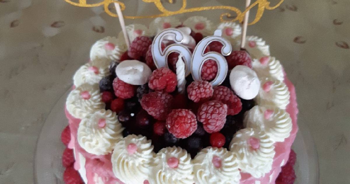 Layer cake aux fruits rouges de Les Gourmandises En Famille - Cookpad