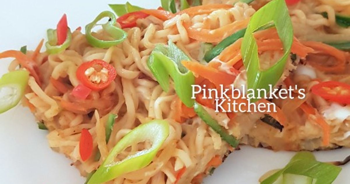 Crustless Instant Noodle Cake Recipe by Pinkblanket's Kitchen - Cookpad