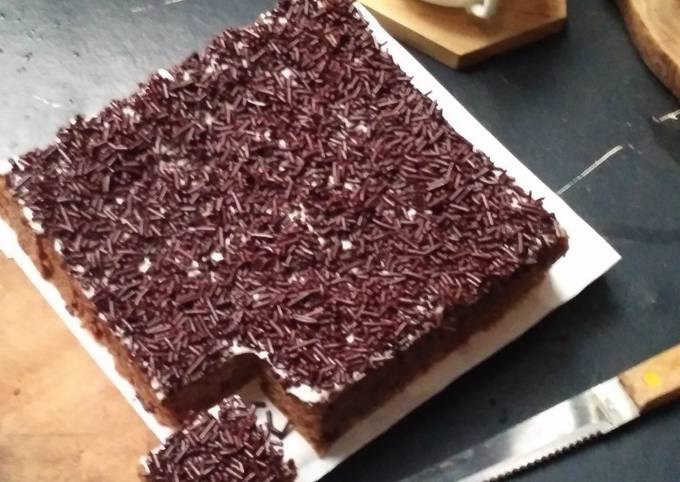 Resep Bolu coklat potong oleh anif agustina - Cookpad