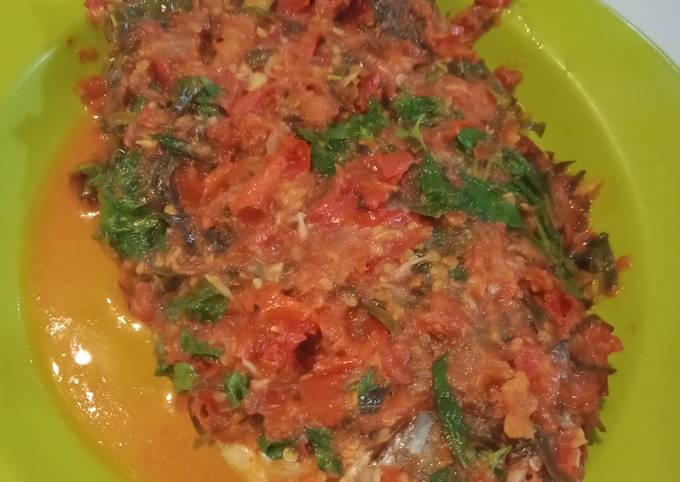 Resep Gurame goreng sambal rica-rica oleh Titi Titik - Cookpad