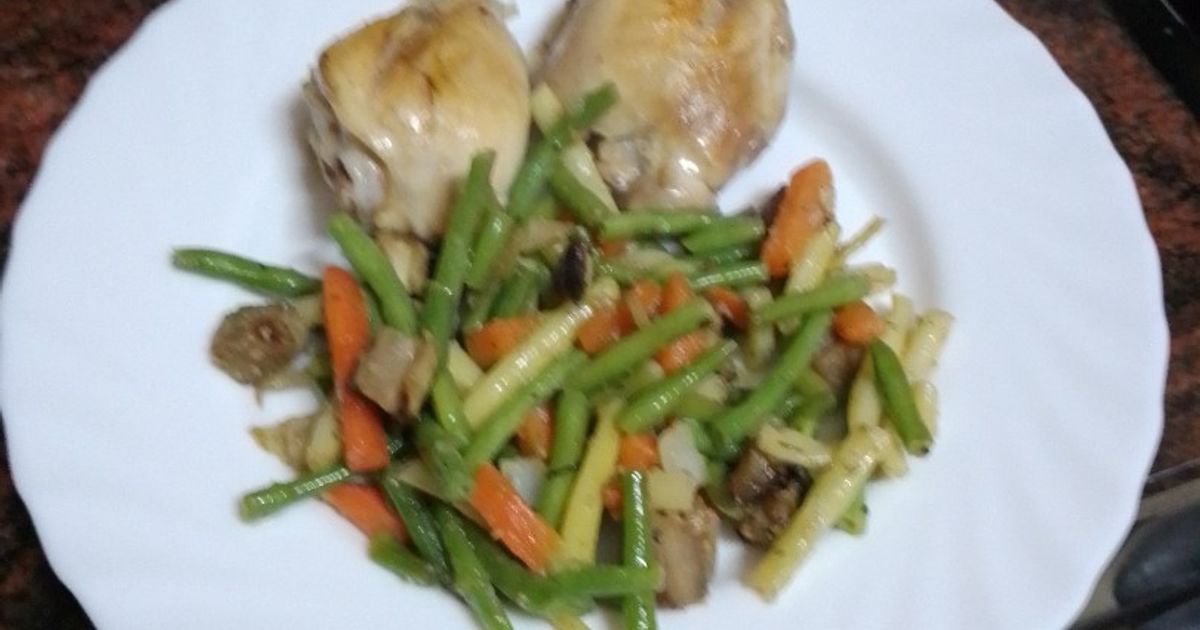 Muslo De Pollo Cocido Y Frito Con Salteado De Verduras Receta de Ariel ...