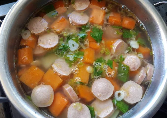 Resep Sup wortel, kentang & sosis oleh Dewi Mustika - Cookpad