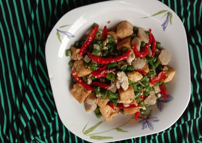 Resep Orek Tahu Kacang Panjang Telur Bakso oleh Mama Kafa - Cookpad