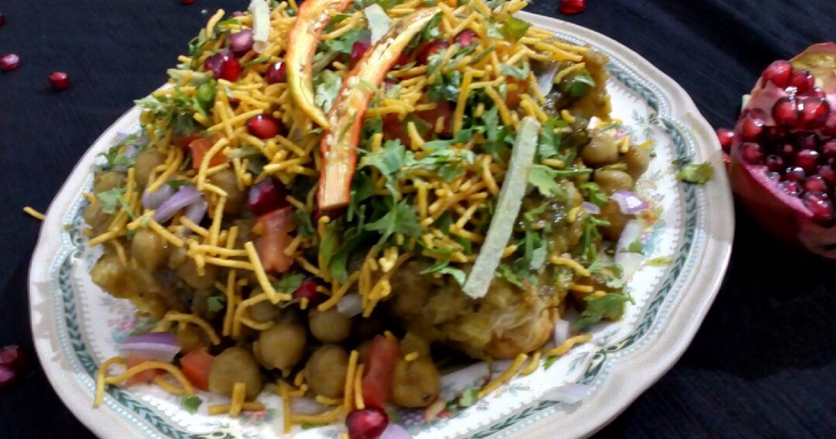 Masala Chana Pav Recipe by Nirmal Kaur - Cookpad