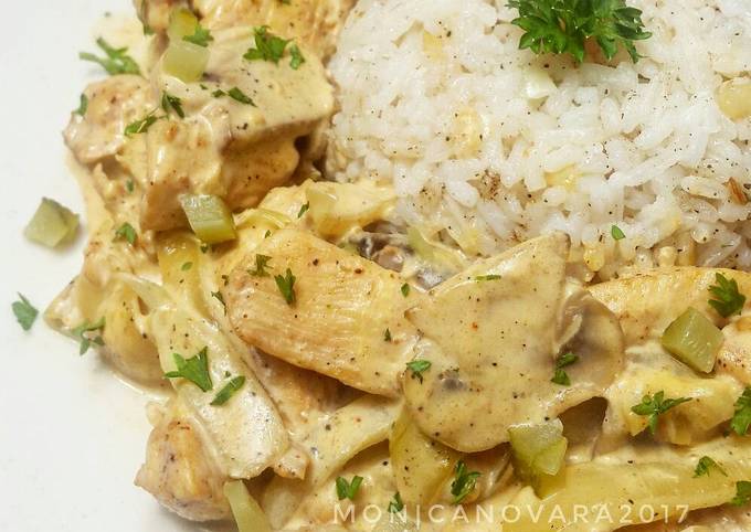 Resep Chicken Stroganoff with Garlic-Butter Rice oleh Monica Novara H ...