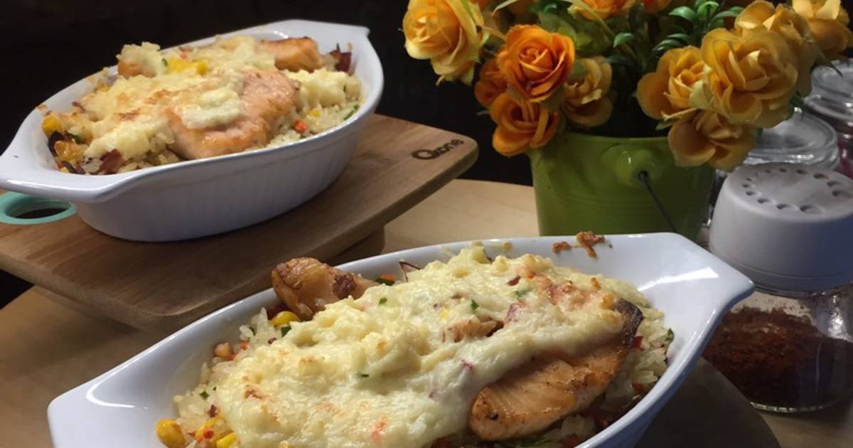 Resep Baked Rice Salmon & bechamel cheese sauce oleh Lilian Jilly - Cookpad