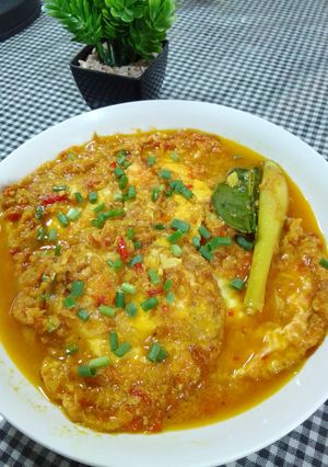 Resep Telur Ceplok Bumbu Kuning oleh Bifi Fathin - Cookpad