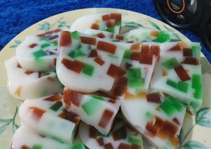 Resep Puding mozaik sari kedelai oleh Puteri kembar - Cookpad