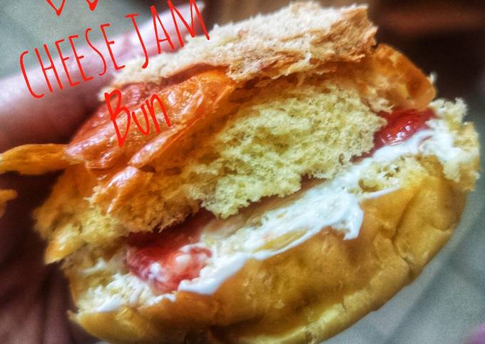 Cheese Jam buns Recipe by Sadaf Abdul Karim - Cookpad