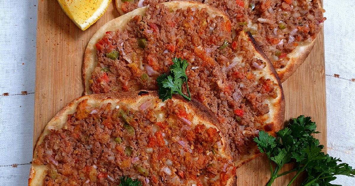 Lahm Bi Ajeen (Middle Eastern Meat Pies) Recipe by Cuisine De Samah