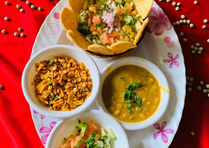 Ragda Papdi Chaat Recipe by Deepti Patil - Cookpad