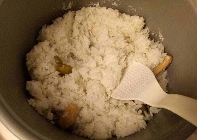 Resep Nasi uduk rice cooker oleh Shelviana Waty - Cookpad