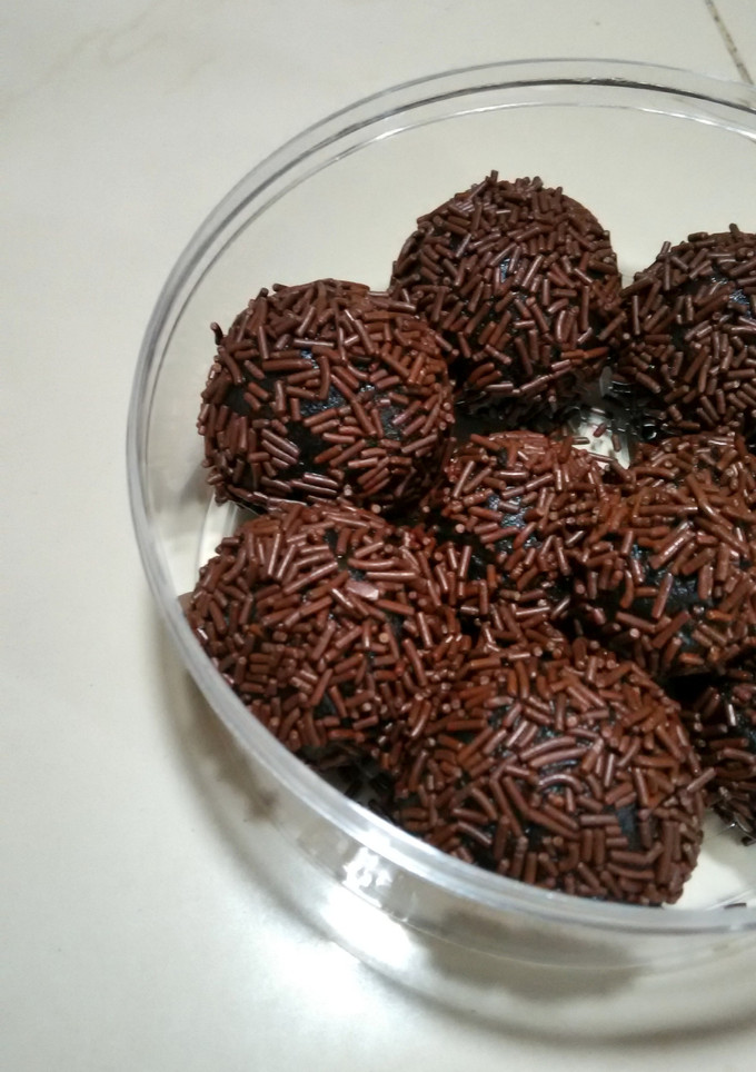 Resep Rum Ball Chocolate Ball (Bola Cokelat) oleh Anet Lin - Cookpad