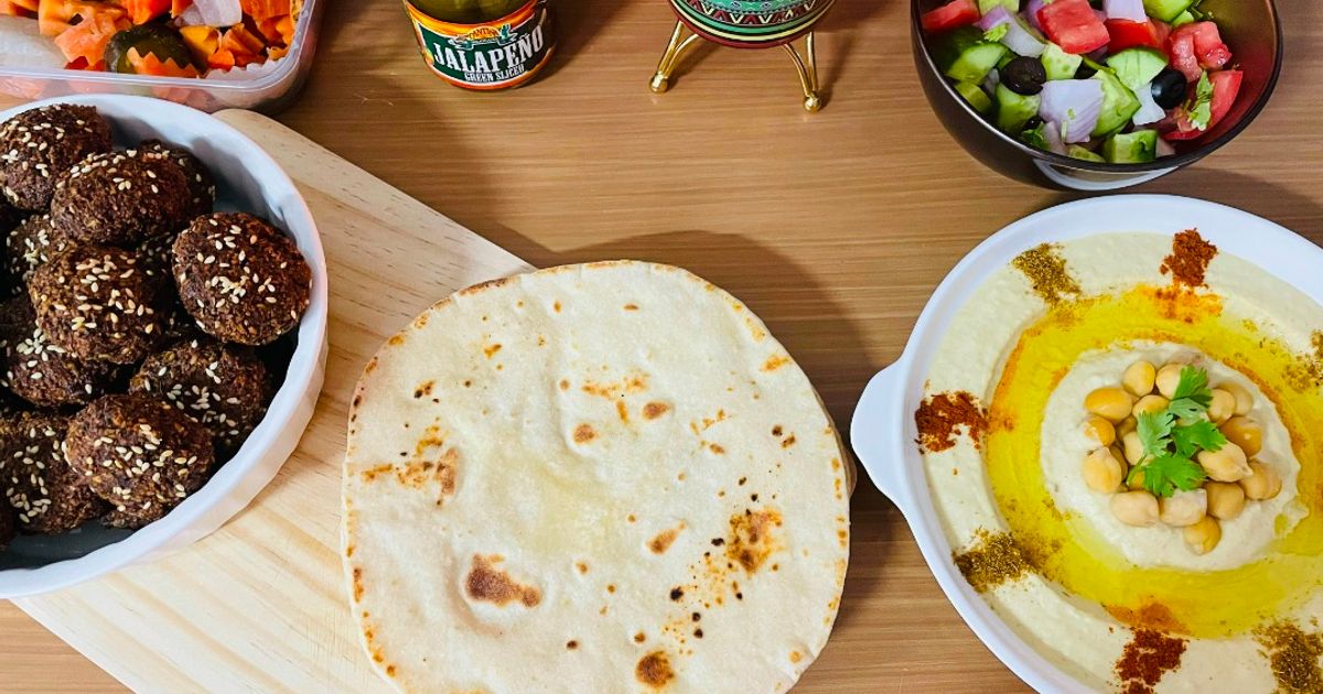 Kubus Arabian Pita Bread Recipe by Monica Rangaswamy - Cookpad